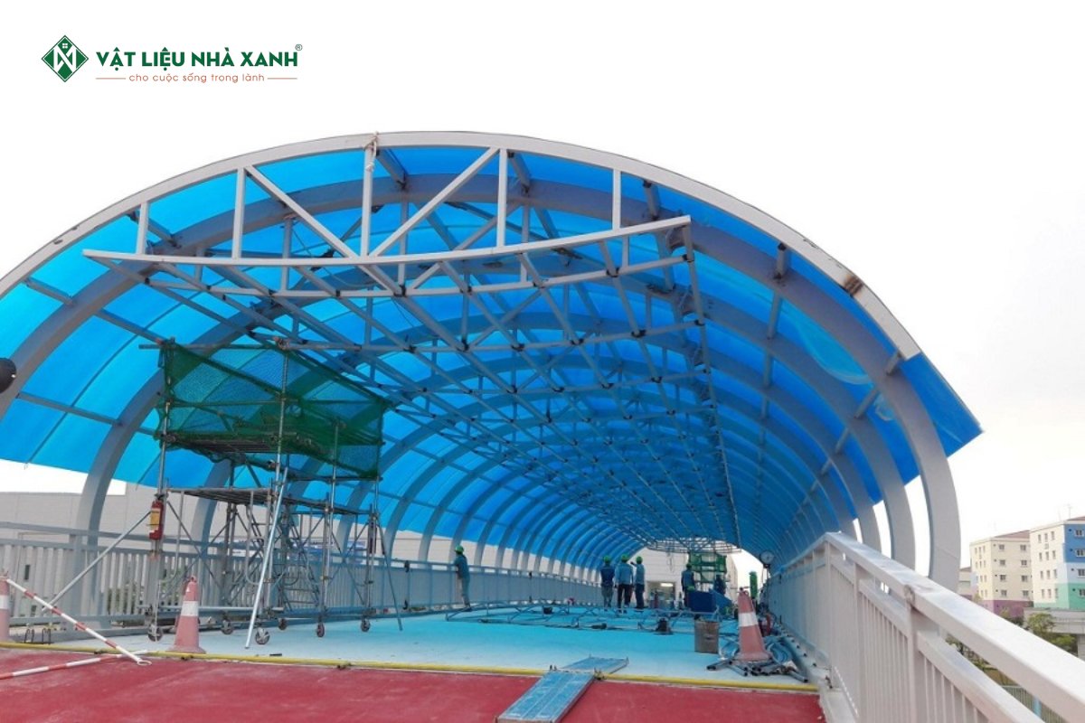 Cách lợp tấm polycarbonate rỗng ruột đơn giản chỉ với 7 bước